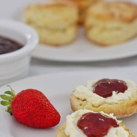 Traditional English Scones Recipe (plus step by step guide) - Mama ...