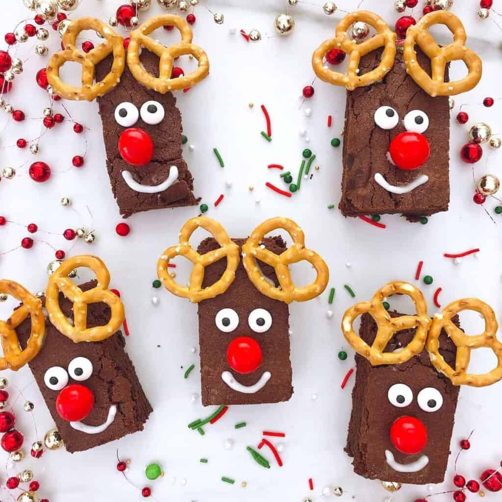 Christmas Marshmallows - Mama Loves to Cook