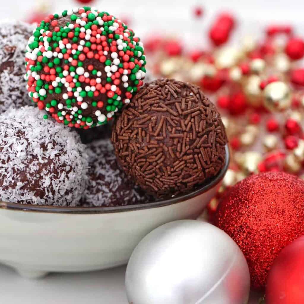 Chocolate Rum Balls - Mama Loves to Cook