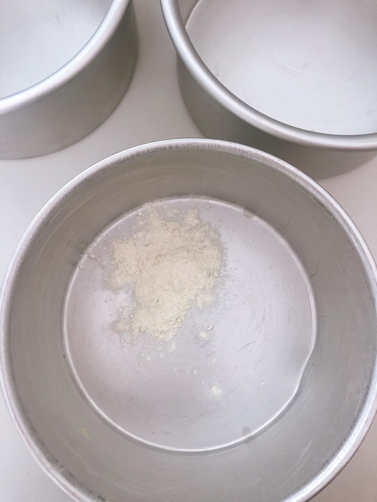 How to Line a Cake Tin for Baking - Mama Loves to Cook
