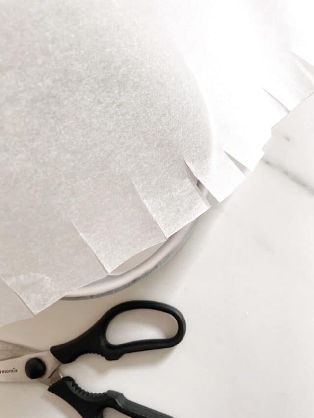 How to Line a Cake Tin for Baking - Mama Loves to Cook