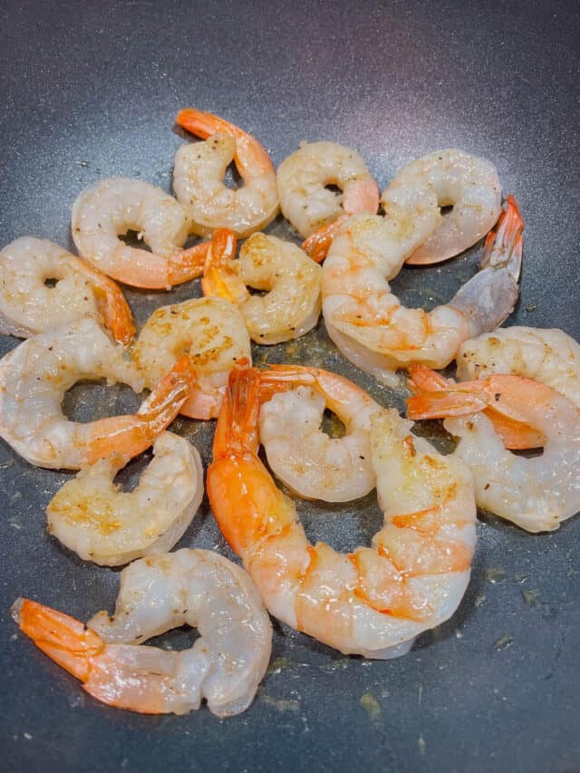 Prawn Aglio Olio - Mama Loves to Cook