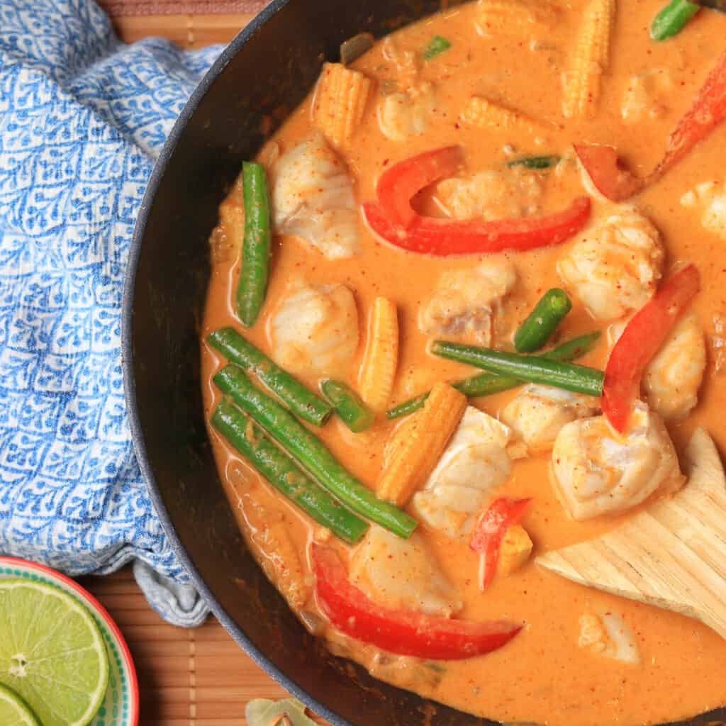 Easy Thai Red Fish Curry - Mama Loves to Cook