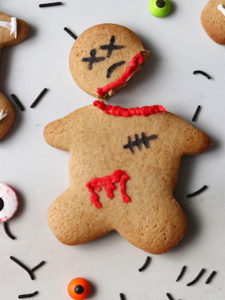 Halloween Gingerbread Men - Mama Loves to Cook