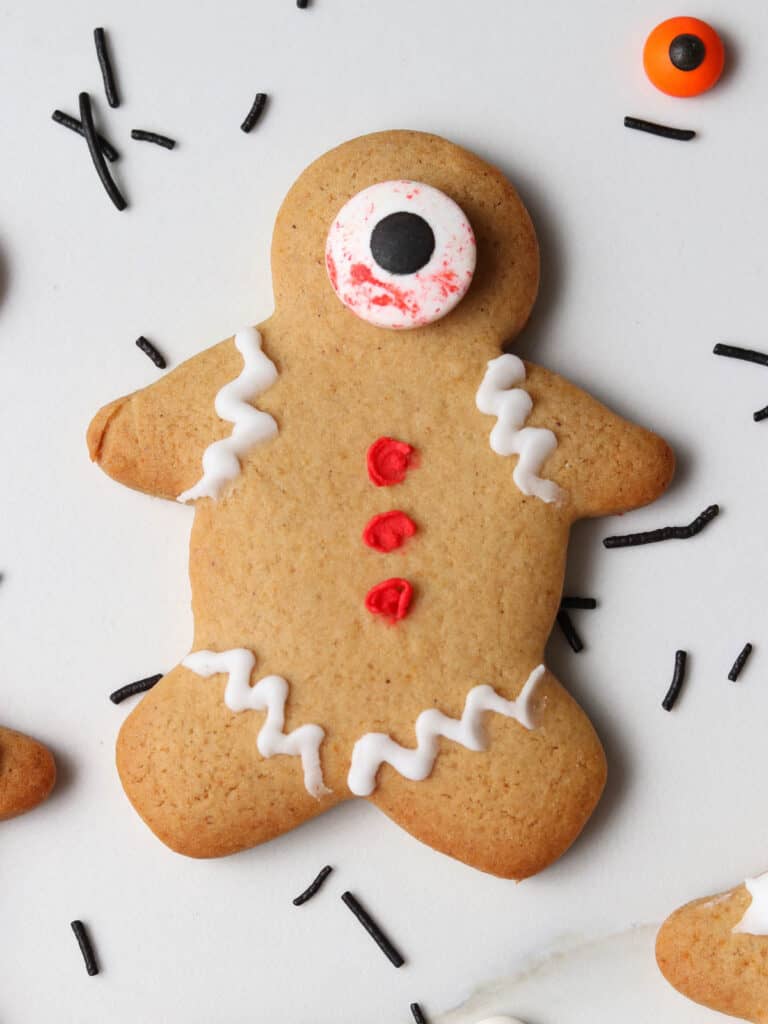 Halloween Gingerbread Men - Mama Loves to Cook