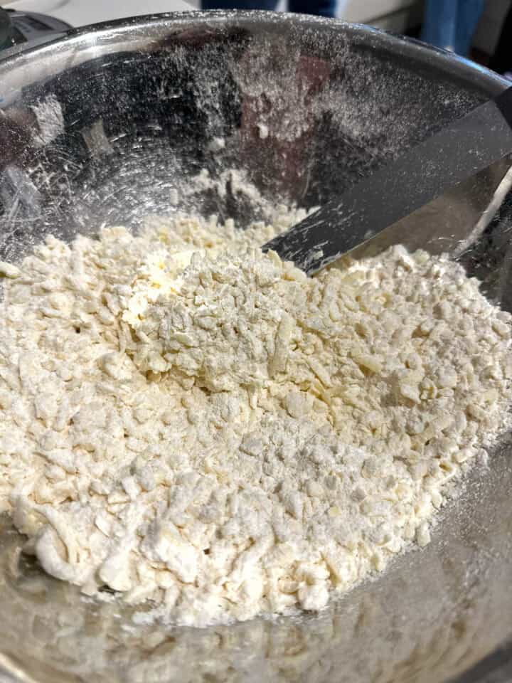 Easy Flaky Pastry (step-by-step guide) - Mama Loves to Cook